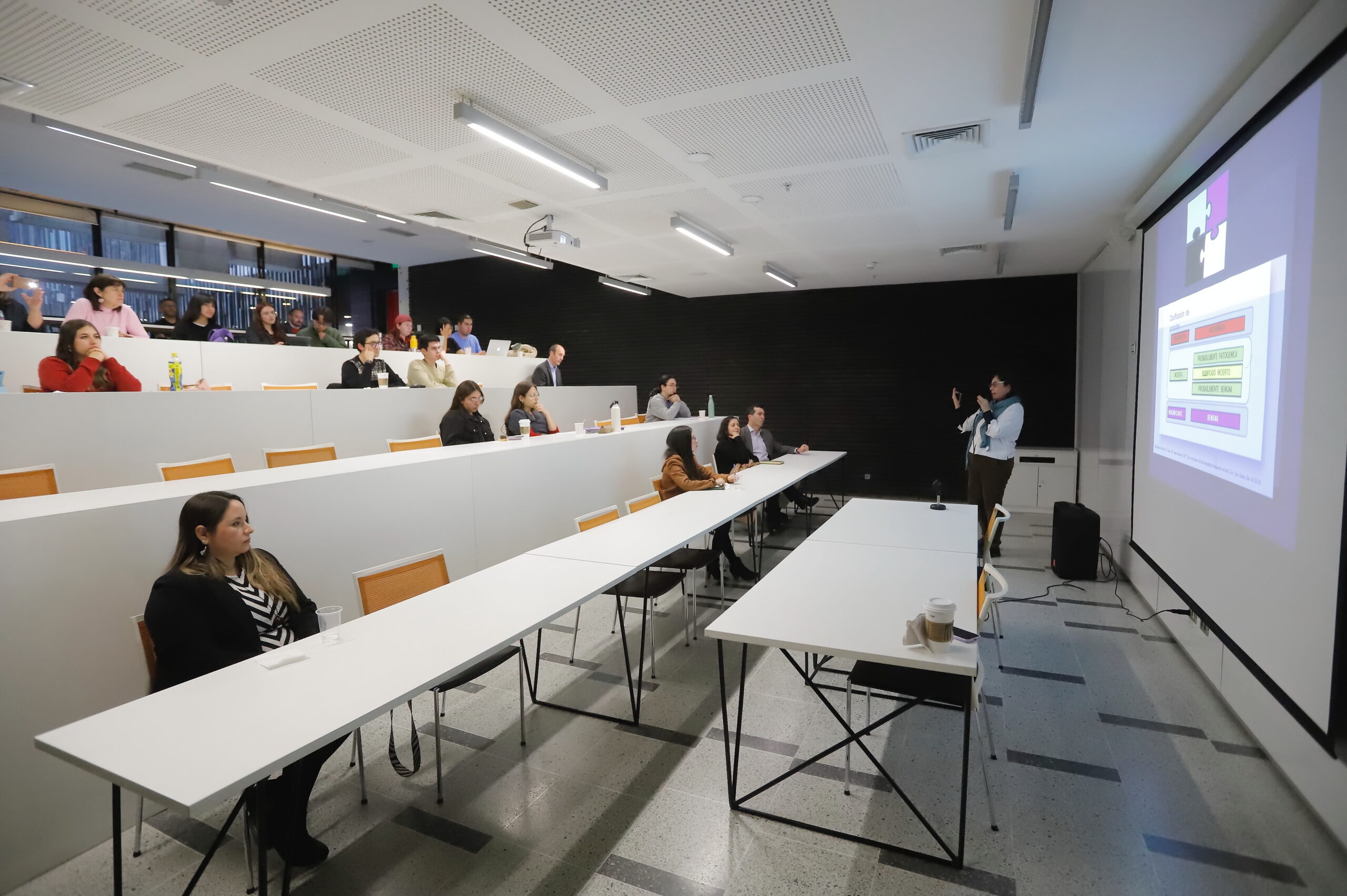 CIB-Club 2025: Dra. María Leonor Bustamante dictó charla sobre genética aplicada y enfermedades ...